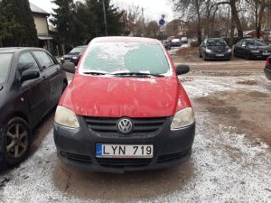 Red Volkswagen Fox 2006 in Kaunas, with an engine capacity of 1.20 L and mileage of 160 thousand km for 370 €, photo 3 on AUTOMOTO.COM.LV