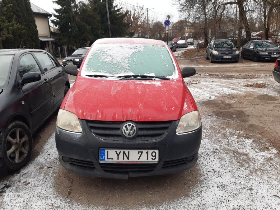 Red Volkswagen Fox 2006 in Kaunas, with an engine capacity of 1.20 L and mileage of 160 thousand km for 370 €, photo 3 on AUTOMOTO.COM.LV