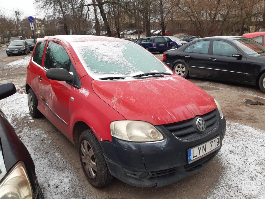 Red Volkswagen Fox 2006 in Kaunas, with an engine capacity of 1.20 L and mileage of 160 thousand km for 370 €, photo 4 on AUTOMOTO.COM.LV
