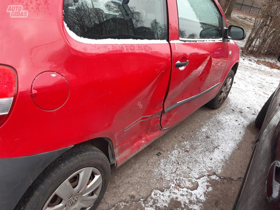 Red Volkswagen Fox 2006 in Kaunas, with an engine capacity of 1.20 L and mileage of 160 thousand km for 370 €, photo 5 on AUTOMOTO.COM.LV