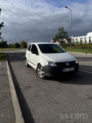 White Volkswagen Fox 2009 in Riga, with an engine capacity of 1.40 L and mileage of 267 thousand km for 1600 €, photo 3 on AUTOMOTO.COM.LV