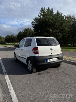 White Volkswagen Fox 2009 in Riga, with an engine capacity of 1.40 L and mileage of 267 thousand km for 1600 €, photo 4 on AUTOMOTO.COM.LV