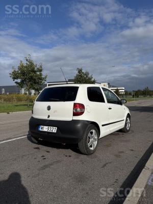 White Volkswagen Fox 2009 in Riga, with an engine capacity of 1.40 L and mileage of 267 thousand km for 1600 €, photo 5 on AUTOMOTO.COM.LV