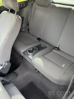 White Volkswagen Fox 2009 in Riga, with an engine capacity of 1.40 L and mileage of 267 thousand km for 1600 €, photo 12 on AUTOMOTO.COM.LV