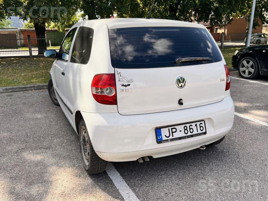 White Volkswagen Fox 2010 in Jelgava, with an engine capacity of 1.40 L and mileage of 168 thousand km for 1200 €, photo 3 on AUTOMOTO.COM.LV
