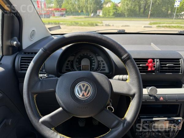 Dzeltens Volkswagen Fox 2006 Rīga, ar dzinēja tilpumu 1.20 L un nobraukumu 109 tūkst. km par 1850 €, foto 10 vietnē AUTOMOTO.COM.LV