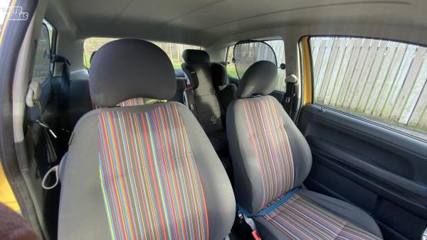 Yellow Volkswagen Fox 2005 in Vilnius, with an engine capacity of 1.40 L and mileage of 252 thousand km for 1850 €, photo 7 on AUTOMOTO.COM.LV