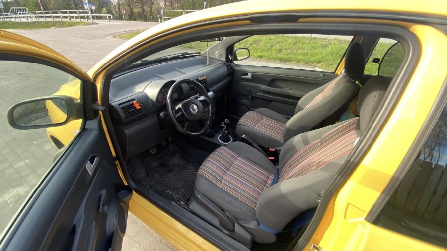 Dzeltens Volkswagen Fox 2005 Viļņa, ar dzinēja tilpumu 1.40 L un nobraukumu 252 tūkst. km par 1850 €, foto 9 vietnē AUTOMOTO.COM.LV
