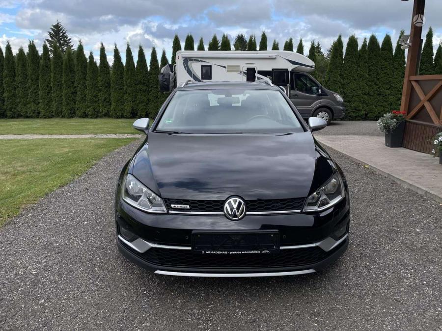 Black Volkswagen Golf Alltrack 2016 in Kursenai, with an engine capacity of 1.60 L and mileage of 240 thousand km for 8600 €, photo 3 on AUTOMOTO.COM.LV