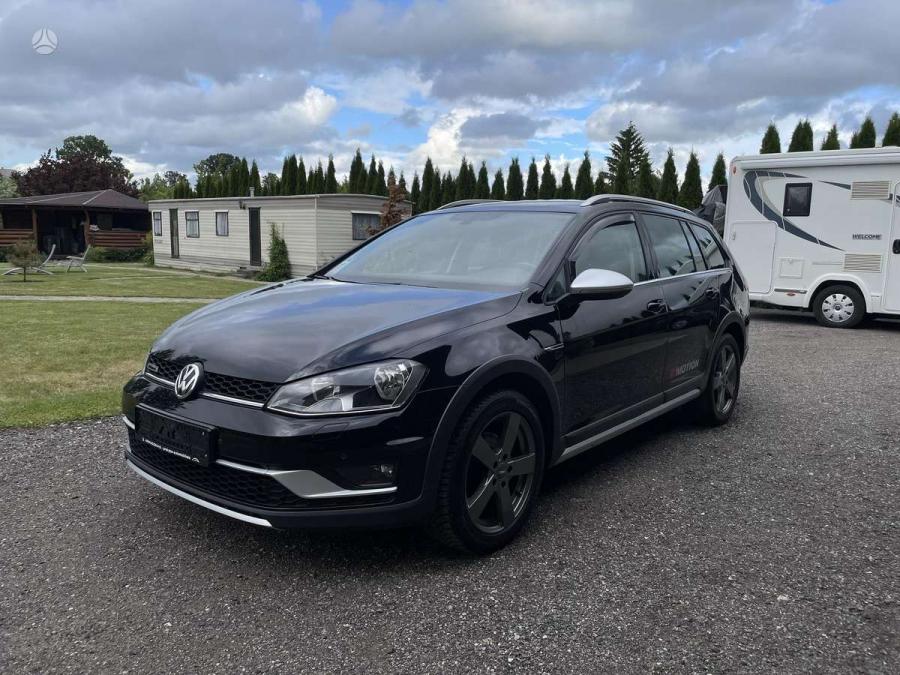 Black Volkswagen Golf Alltrack 2016 in Kursenai, with an engine capacity of 1.60 L and mileage of 240 thousand km for 8600 €, photo 4 on AUTOMOTO.COM.LV