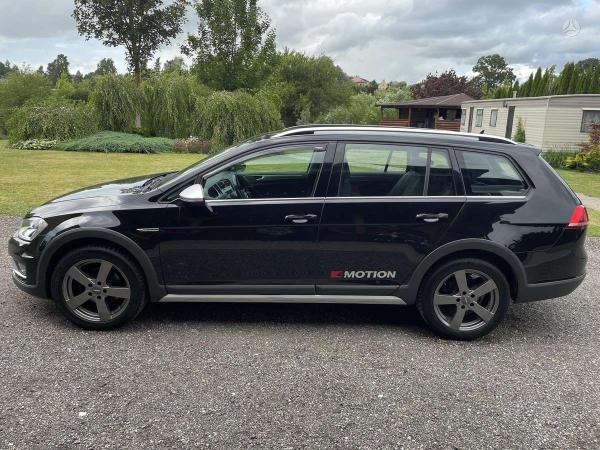 Melns Volkswagen Golf Alltrack 2016 Kuršėnai, ar dzinēja tilpumu 1.60 L un nobraukumu 240 tūkst. km par 8600 €, foto 4 vietnē AUTOMOTO.COM.LV