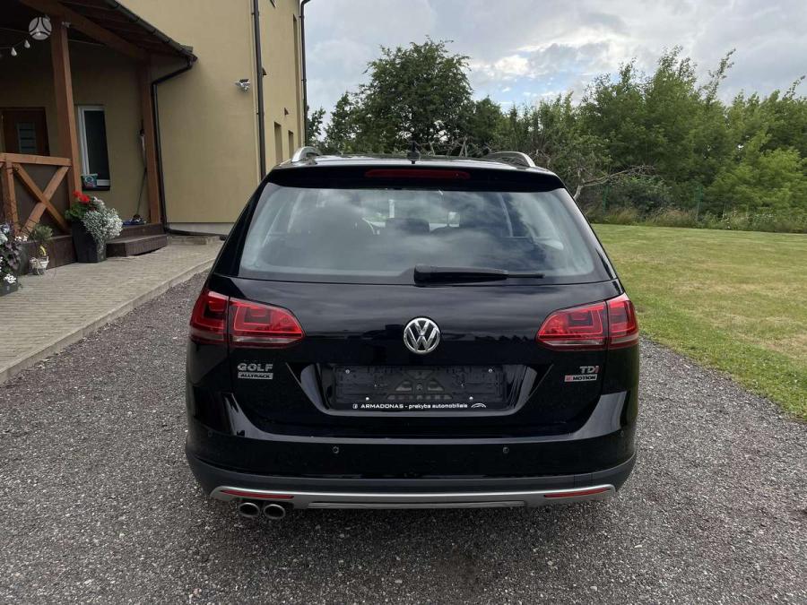 Black Volkswagen Golf Alltrack 2016 in Kursenai, with an engine capacity of 1.60 L and mileage of 240 thousand km for 8600 €, photo 7 on AUTOMOTO.COM.LV