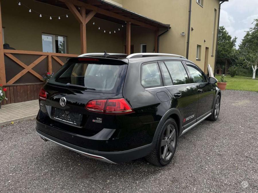 Black Volkswagen Golf Alltrack 2016 in Kursenai, with an engine capacity of 1.60 L and mileage of 240 thousand km for 8600 €, photo 8 on AUTOMOTO.COM.LV
