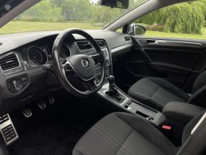 Black Volkswagen Golf Alltrack 2016 in Kursenai, with an engine capacity of 1.60 L and mileage of 240 thousand km for 8600 €, photo 10 on AUTOMOTO.COM.LV