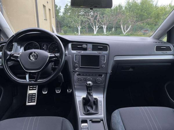 Melns Volkswagen Golf Alltrack 2016 Kuršėnai, ar dzinēja tilpumu 1.60 L un nobraukumu 240 tūkst. km par 8600 €, foto 10 vietnē AUTOMOTO.COM.LV