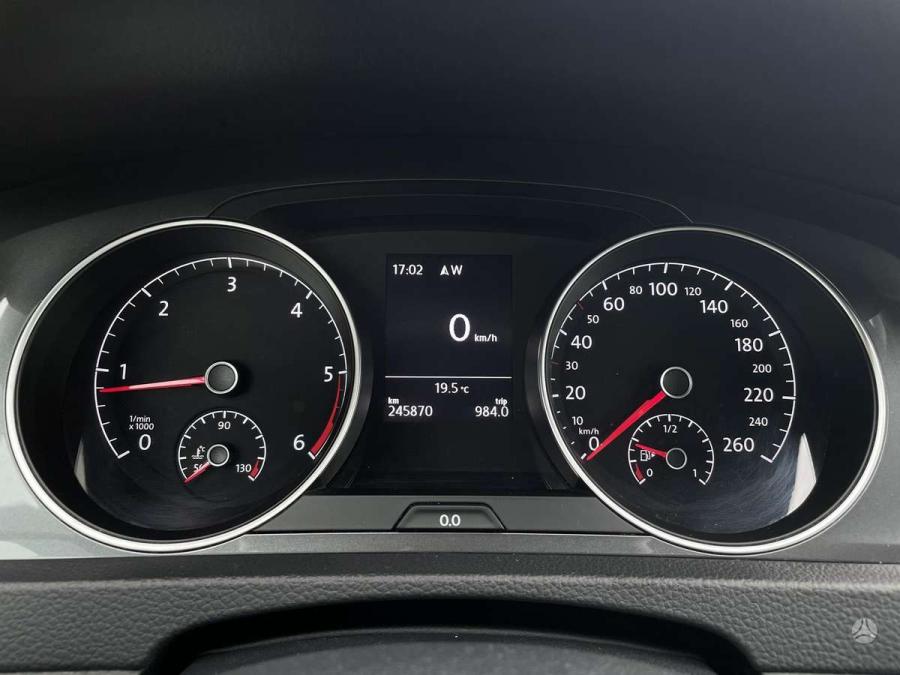 Black Volkswagen Golf Alltrack 2016 in Kursenai, with an engine capacity of 1.60 L and mileage of 240 thousand km for 8600 €, photo 12 on AUTOMOTO.COM.LV