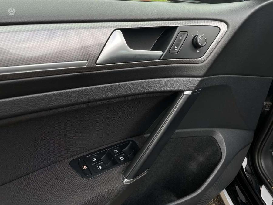 Black Volkswagen Golf Alltrack 2016 in Kursenai, with an engine capacity of 1.60 L and mileage of 240 thousand km for 8600 €, photo 13 on AUTOMOTO.COM.LV