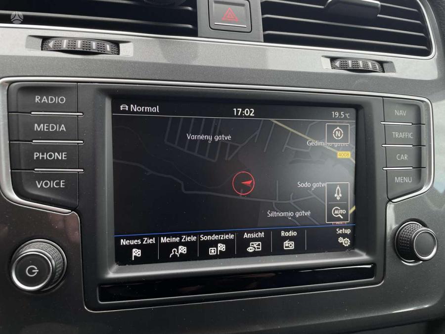 Black Volkswagen Golf Alltrack 2016 in Kursenai, with an engine capacity of 1.60 L and mileage of 240 thousand km for 8600 €, photo 15 on AUTOMOTO.COM.LV