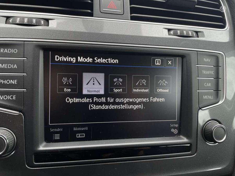 Black Volkswagen Golf Alltrack 2016 in Kursenai, with an engine capacity of 1.60 L and mileage of 240 thousand km for 8600 €, photo 16 on AUTOMOTO.COM.LV