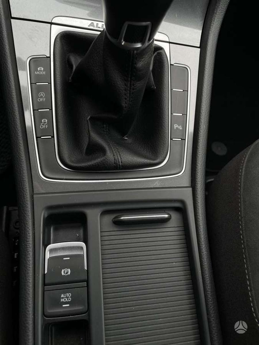 Black Volkswagen Golf Alltrack 2016 in Kursenai, with an engine capacity of 1.60 L and mileage of 240 thousand km for 8600 €, photo 20 on AUTOMOTO.COM.LV