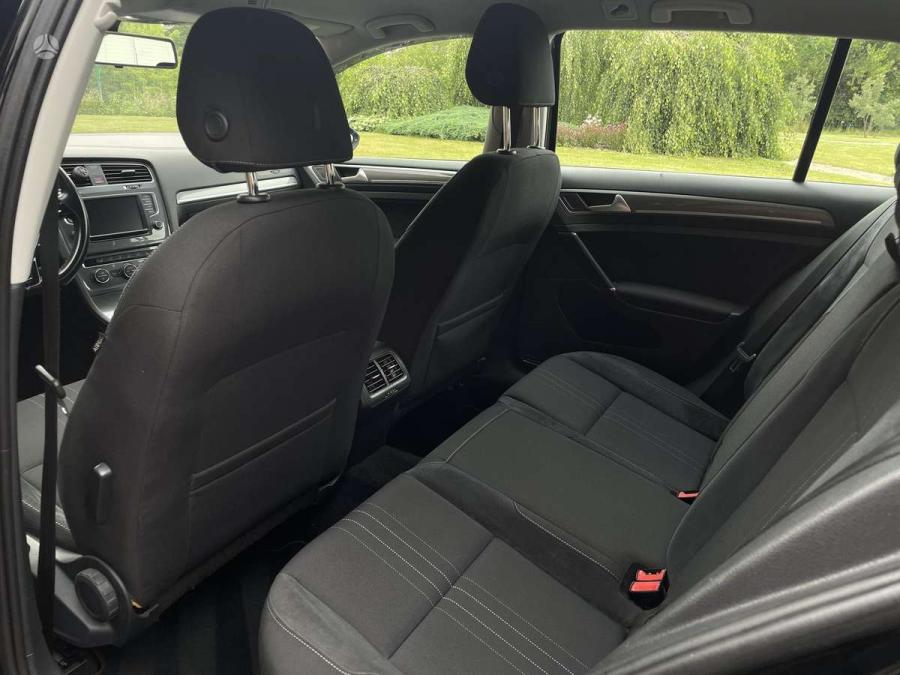 Black Volkswagen Golf Alltrack 2016 in Kursenai, with an engine capacity of 1.60 L and mileage of 240 thousand km for 8600 €, photo 22 on AUTOMOTO.COM.LV