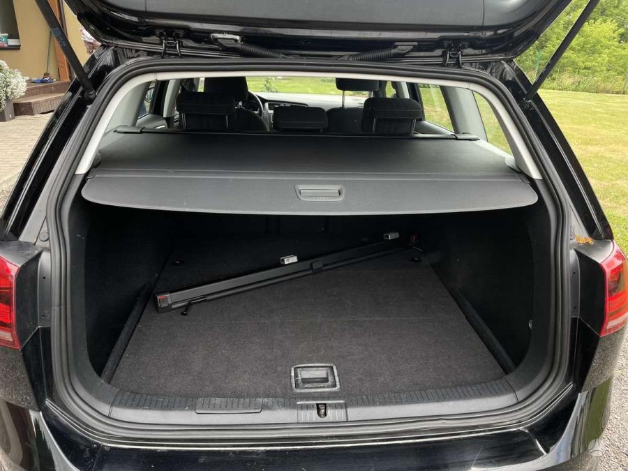 Black Volkswagen Golf Alltrack 2016 in Kursenai, with an engine capacity of 1.60 L and mileage of 240 thousand km for 8600 €, photo 24 on AUTOMOTO.COM.LV