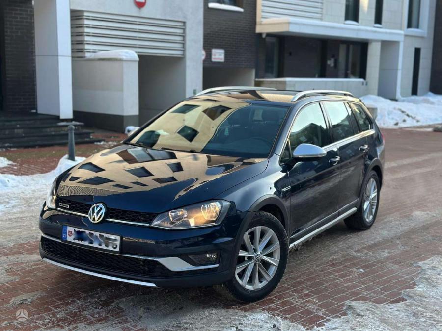 Blue Volkswagen Golf Alltrack 2017 in Vilnius, with an engine capacity of 1.80 L and mileage of 56 thousand km for 8500 €, photo 1 on AUTOMOTO.COM.LV