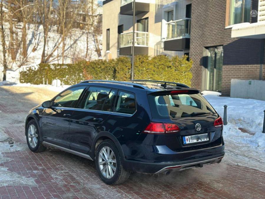 Blue Volkswagen Golf Alltrack 2017 in Vilnius, with an engine capacity of 1.80 L and mileage of 56 thousand km for 8500 €, photo 4 on AUTOMOTO.COM.LV