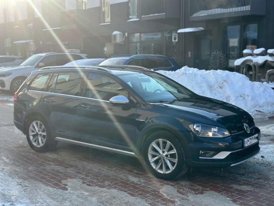 Blue Volkswagen Golf Alltrack 2017 in Vilnius, with an engine capacity of 1.80 L and mileage of 56 thousand km for 8500 €, photo 7 on AUTOMOTO.COM.LV
