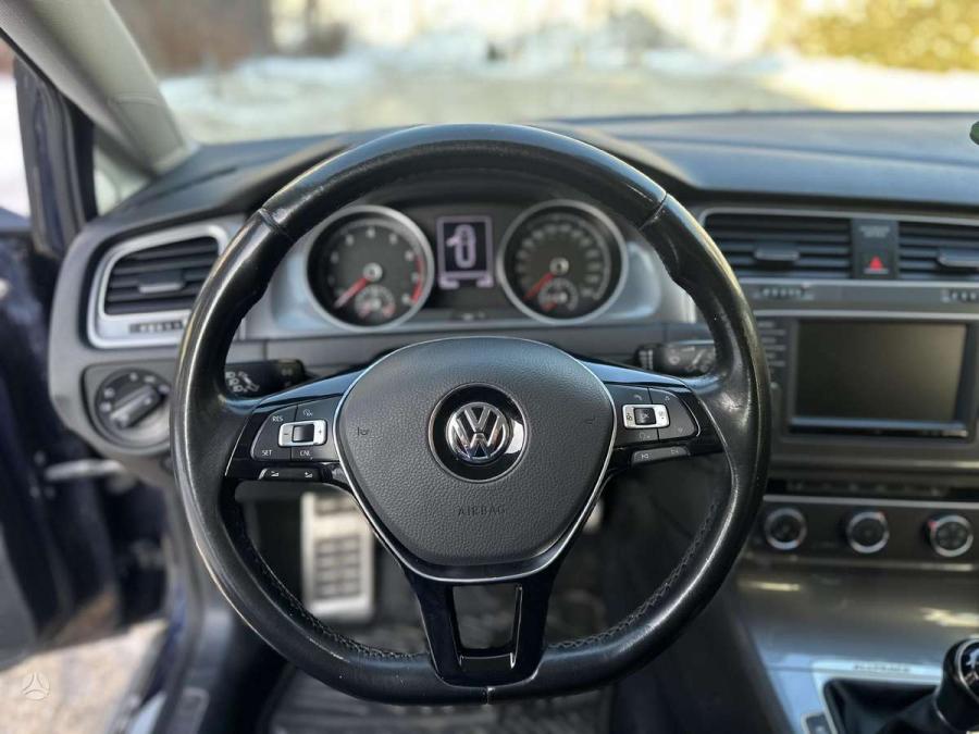 Blue Volkswagen Golf Alltrack 2017 in Vilnius, with an engine capacity of 1.80 L and mileage of 56 thousand km for 8500 €, photo 13 on AUTOMOTO.COM.LV