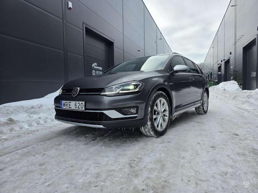 Grey Volkswagen Golf Alltrack 2017 in Klaipeda, with an engine capacity of 1.80 L and mileage of 203 thousand km for 12000 €, photo 1 on AUTOMOTO.COM.LV