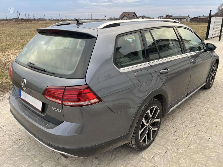 Pelēks Volkswagen Golf Alltrack 2019 Kretinga, ar dzinēja tilpumu 1.80 L un nobraukumu 81 tūkst. km par 7500 €, foto 3 vietnē AUTOMOTO.COM.LV