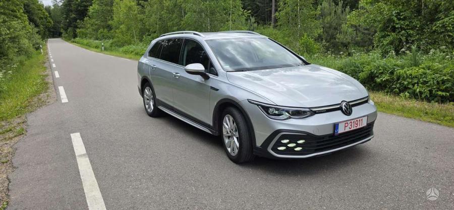 Grey Volkswagen Golf Alltrack 2022 in Vilnius, with an engine capacity of 2.00 L and mileage of 73 thousand km for 19500 €, photo 3 on AUTOMOTO.COM.LV