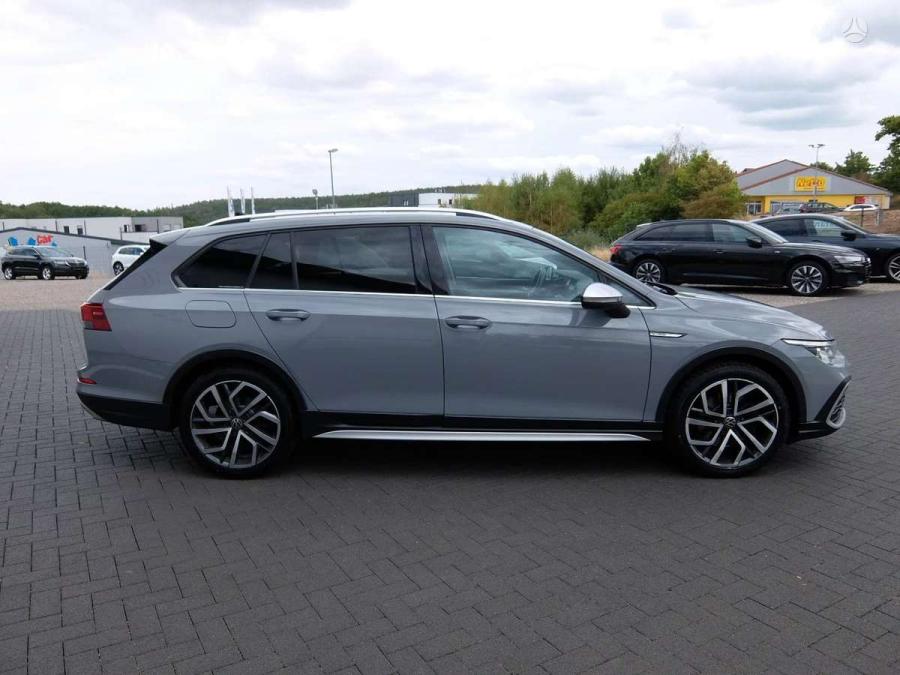 Grey Volkswagen Golf Alltrack 2022 in Utena, with an engine capacity of 2.00 L and mileage of 213 thousand km for 16300 €, photo 8 on AUTOMOTO.COM.LV