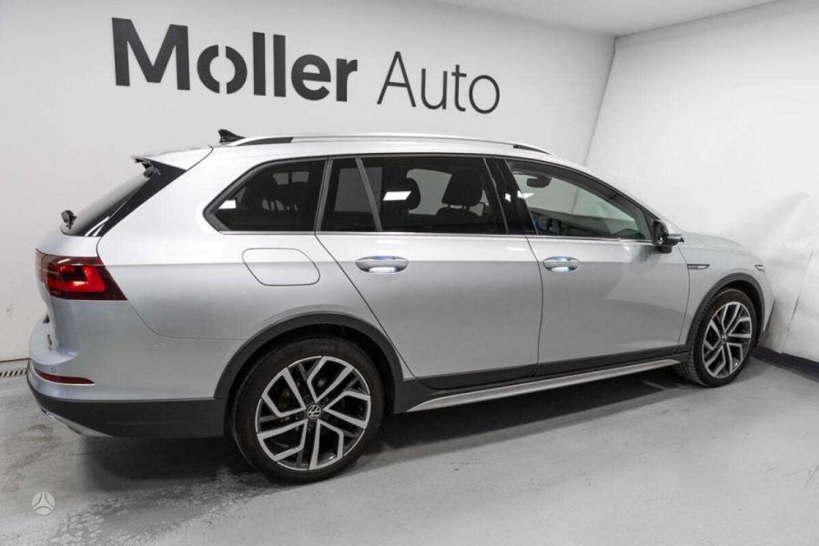 Pelēks Volkswagen Golf Alltrack 2023 Viļņa, ar dzinēja tilpumu 2.00 L un nobraukumu 160 tūkst. km par 21900 €, foto 5 vietnē AUTOMOTO.COM.LV