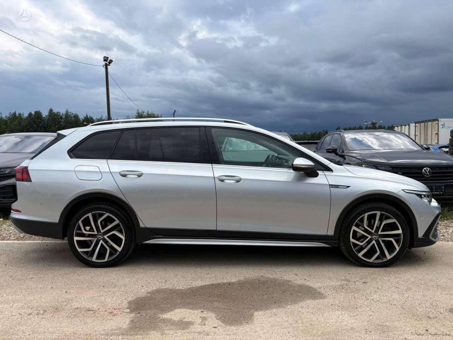 Grey Volkswagen Golf Alltrack 2023 in Vilnius, with an engine capacity of 2.00 L and mileage of 185 thousand km for 17900 €, photo 10 on AUTOMOTO.COM.LV