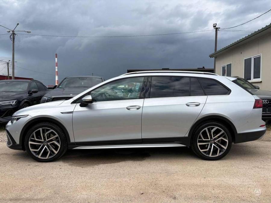 Grey Volkswagen Golf Alltrack 2023 in Vilnius, with an engine capacity of 2.00 L and mileage of 185 thousand km for 17900 €, photo 13 on AUTOMOTO.COM.LV