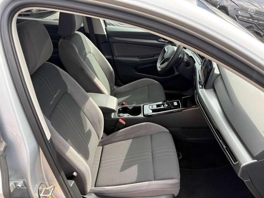 Grey Volkswagen Golf Alltrack 2023 in Vilnius, with an engine capacity of 2.00 L and mileage of 185 thousand km for 17900 €, photo 33 on AUTOMOTO.COM.LV