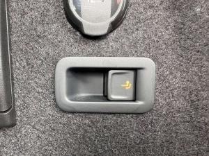Grey Volkswagen Golf Alltrack 2023 in Vilnius, with an engine capacity of 2.00 L and mileage of 185 thousand km for 17900 €, photo 69 on AUTOMOTO.COM.LV