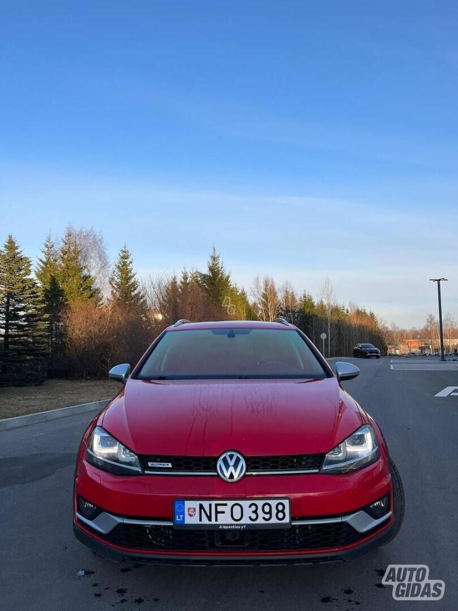 Red Volkswagen Golf Alltrack 2015 in Plunge, with an engine capacity of 2.00 L and mileage of 136 thousand km for 10500 €, photo 3 on AUTOMOTO.COM.LV