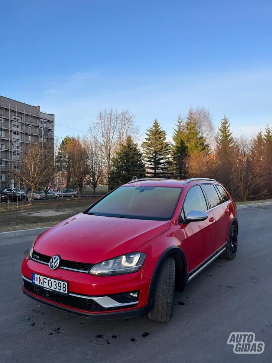 Red Volkswagen Golf Alltrack 2015 in Plunge, with an engine capacity of 2.00 L and mileage of 136 thousand km for 10500 €, photo 4 on AUTOMOTO.COM.LV