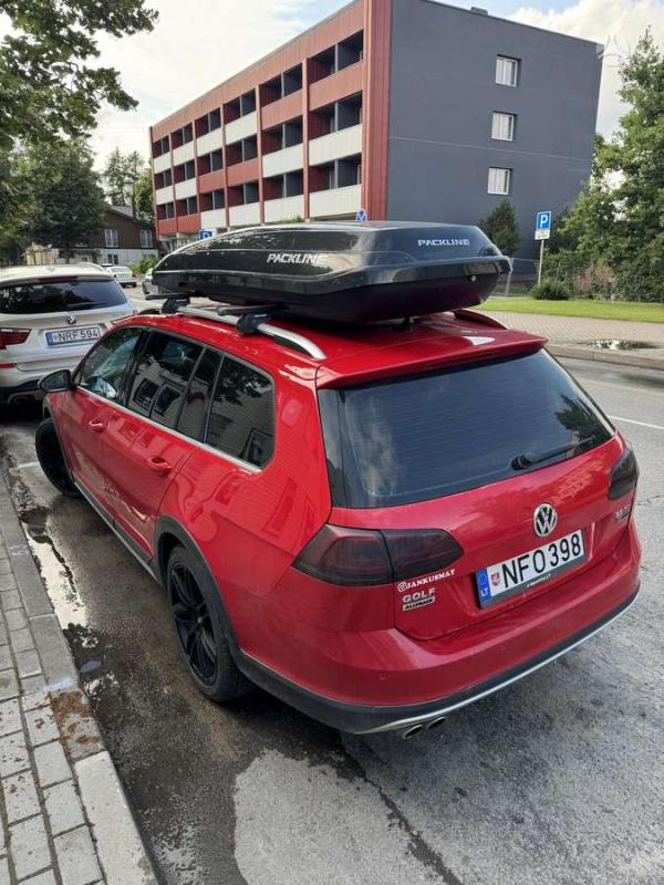 Red Volkswagen Golf Alltrack 2015 in Plunge, with an engine capacity of 2.00 L and mileage of 140 thousand km for 8500 €, photo 3 on AUTOMOTO.COM.LV