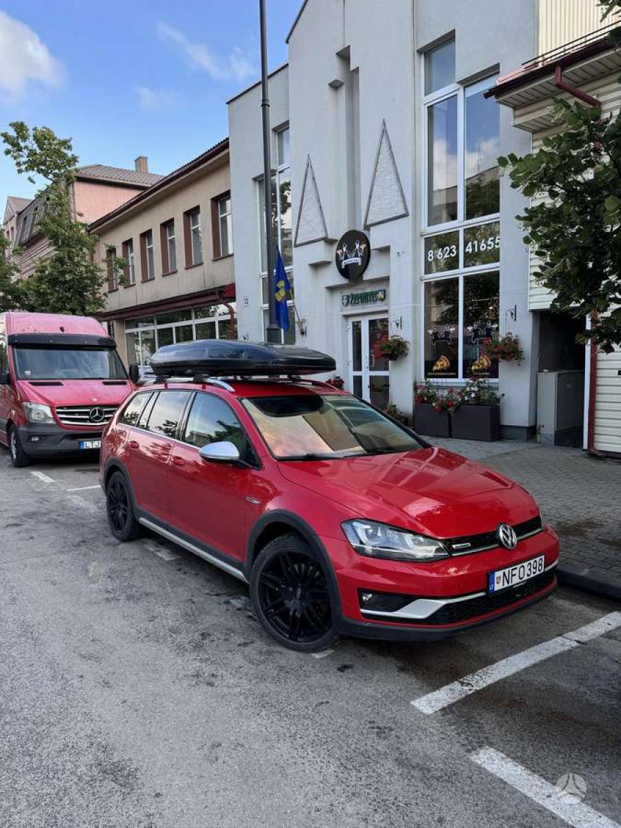 Red Volkswagen Golf Alltrack 2015 in Plunge, with an engine capacity of 2.00 L and mileage of 140 thousand km for 8500 €, photo 1 on AUTOMOTO.COM.LV