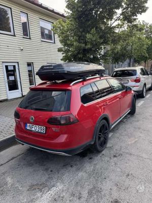 Red Volkswagen Golf Alltrack 2015 in Plunge, with an engine capacity of 2.00 L and mileage of 140 thousand km for 8500 €, photo 3 on AUTOMOTO.COM.LV