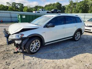 Белый Фольксваген Golf Alltrack 2018 в Шяуляй, объемом двигателя 1.80 л и пробегом 128 тыс. км за 5100 €, фото  на AUTOMOTO.COM.LV