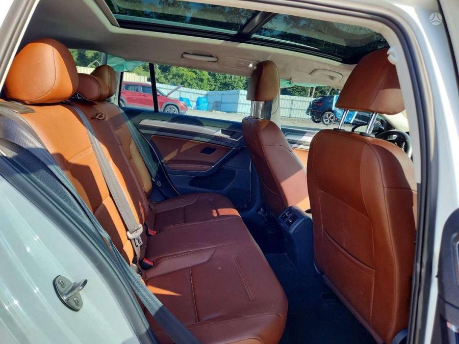 White Volkswagen Golf Alltrack 2018 in Siauliai, with an engine capacity of 1.80 L and mileage of 128 thousand km for 5100 €, photo 12 on AUTOMOTO.COM.LV