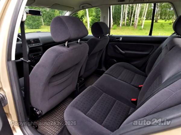 Smilšu krāsa Volkswagen Golf 2001 Tartu, ar dzinēja tilpumu 1.60 L un nobraukumu 290 tūkst. km par 890 €, foto 7 vietnē AUTOMOTO.COM.LV