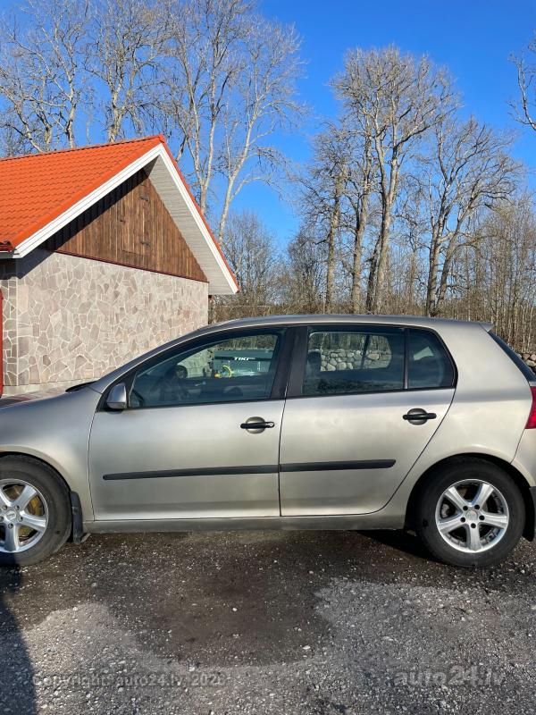 Smilšu krāsa Volkswagen Golf 2005 Tallina, ar dzinēja tilpumu 1.60 L un nobraukumu 163 tūkst. km par 1900 €, foto 3 vietnē AUTOMOTO.COM.LV