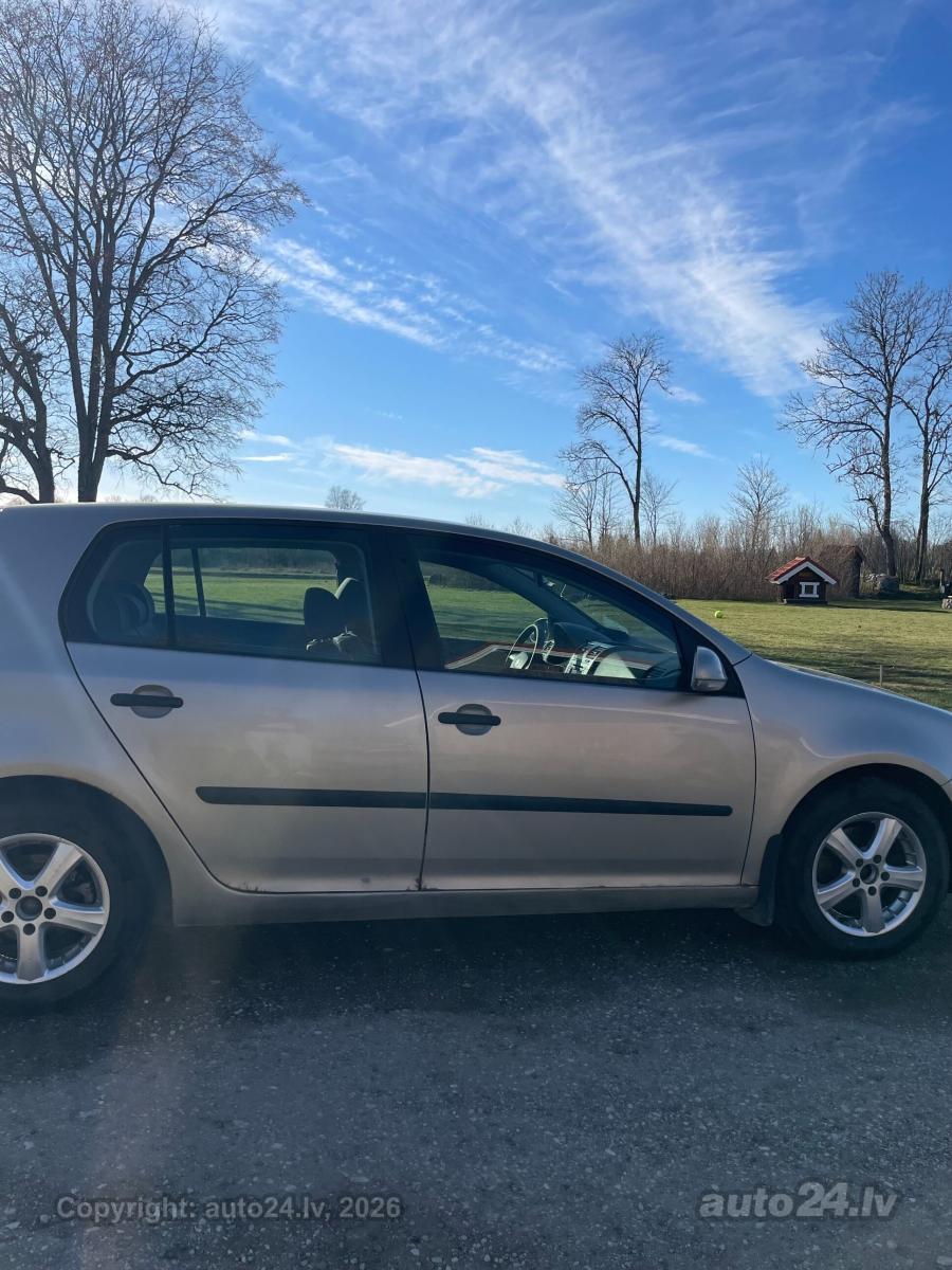 Beige Volkswagen Golf 2005 in Tallinn, with an engine capacity of 1.60 L and mileage of 163 thousand km for 1900 €, photo 8 on AUTOMOTO.COM.LV
