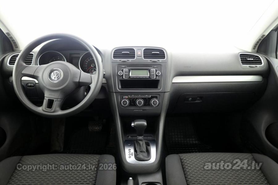Smilšu krāsa Volkswagen Golf 2010 Tallina, ar dzinēja tilpumu 1.20 L un nobraukumu 187 tūkst. km par 3499 €, foto 5 vietnē AUTOMOTO.COM.LV
